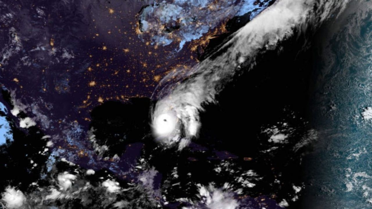 Cat-4 hurricane Ian eyes Tampa, picks extended path along two coasts ...